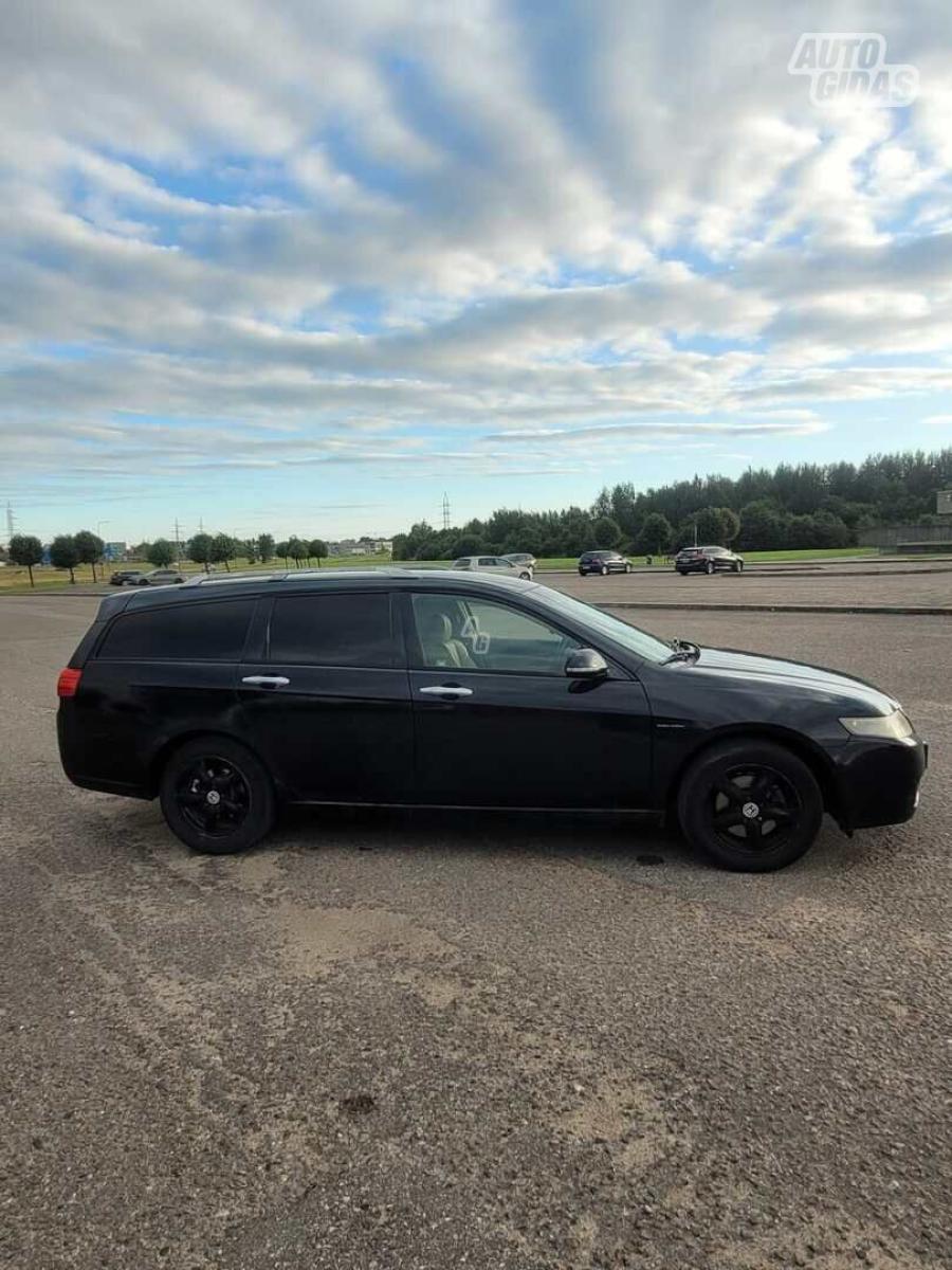Black Honda Accord 2004 in Kaunas, with an engine capacity of 2.20 L and mileage of 386 thousand km for 950 €, photo 3 on AUTOMOTO.COM.LV