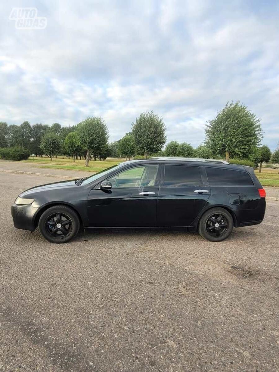 Black Honda Accord 2004 in Kaunas, with an engine capacity of 2.20 L and mileage of 386 thousand km for 950 €, photo 4 on AUTOMOTO.COM.LV