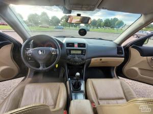Black Honda Accord 2004 in Kaunas, with an engine capacity of 2.20 L and mileage of 386 thousand km for 950 €, photo 10 on AUTOMOTO.COM.LV
