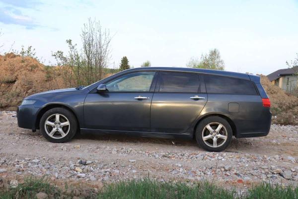 Black Honda Accord 2005 in Vilnius, with an engine capacity of 2.20 L and mileage of 294 thousand km for 1550 €, photo 11 on AUTOMOTO.COM.LV