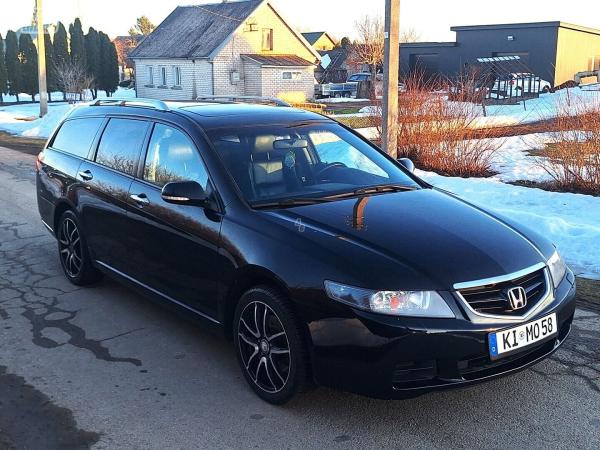 Melns Honda Accord 2005 Mažeikiai, ar dzinēja tilpumu 2.20 L un nobraukumu 243 tūkst. km par 2650 €, foto 3 vietnē AUTOMOTO.COM.LV
