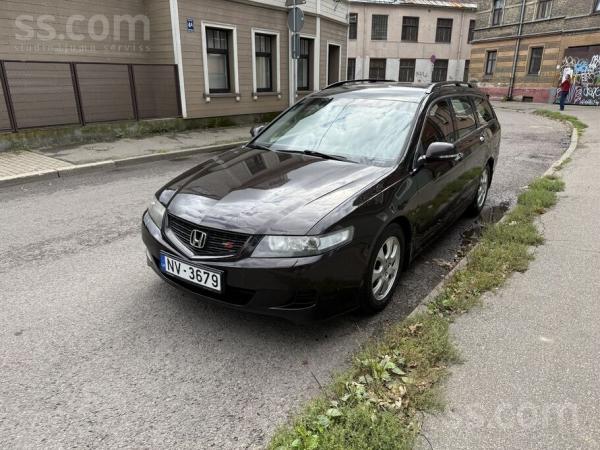 Black Honda Accord 2006 in Riga, with an engine capacity of 2.00 L and mileage of 191 thousand km for 1000 €, photo 1 on AUTOMOTO.COM.LV
