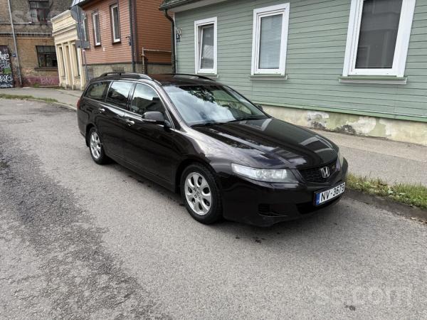 Black Honda Accord 2006 in Riga, with an engine capacity of 2.00 L and mileage of 191 thousand km for 1000 €, photo 3 on AUTOMOTO.COM.LV