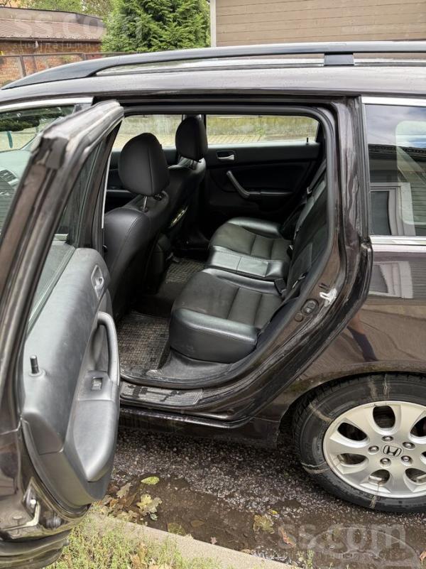 Black Honda Accord 2006 in Riga, with an engine capacity of 2.00 L and mileage of 191 thousand km for 1000 €, photo 6 on AUTOMOTO.COM.LV