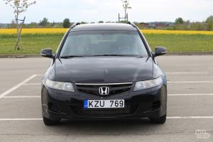 Black Honda Accord 2007 in Siauliai, with an engine capacity of 2.20 L and mileage of 252 thousand km for 800 €, photo 3 on AUTOMOTO.COM.LV