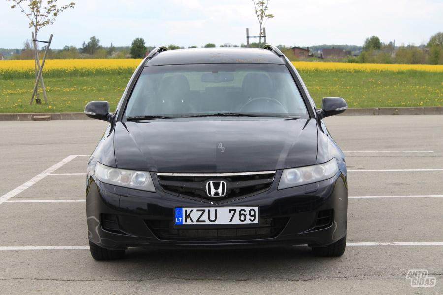 Black Honda Accord 2007 in Siauliai, with an engine capacity of 2.20 L and mileage of 252 thousand km for 800 €, photo 3 on AUTOMOTO.COM.LV