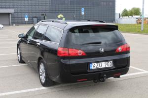Black Honda Accord 2007 in Siauliai, with an engine capacity of 2.20 L and mileage of 252 thousand km for 800 €, photo 7 on AUTOMOTO.COM.LV