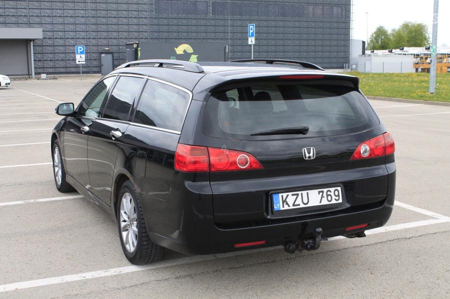 Black Honda Accord 2007 in Siauliai, with an engine capacity of 2.20 L and mileage of 252 thousand km for 800 €, photo 7 on AUTOMOTO.COM.LV