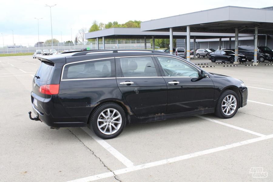 Black Honda Accord 2007 in Siauliai, with an engine capacity of 2.20 L and mileage of 252 thousand km for 800 €, photo 8 on AUTOMOTO.COM.LV