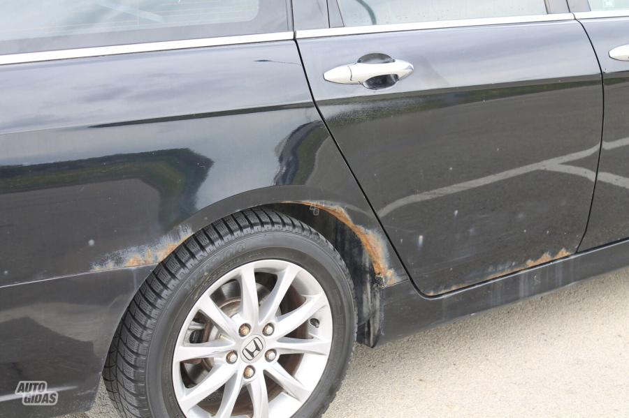 Black Honda Accord 2007 in Siauliai, with an engine capacity of 2.20 L and mileage of 252 thousand km for 800 €, photo 9 on AUTOMOTO.COM.LV