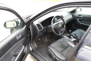 Black Honda Accord 2007 in Siauliai, with an engine capacity of 2.20 L and mileage of 252 thousand km for 800 €, photo 12 on AUTOMOTO.COM.LV
