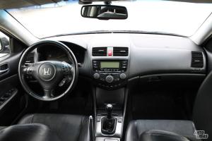 Black Honda Accord 2007 in Siauliai, with an engine capacity of 2.20 L and mileage of 252 thousand km for 800 €, photo 14 on AUTOMOTO.COM.LV