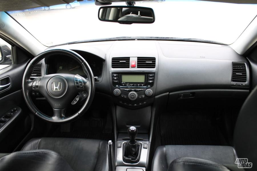Black Honda Accord 2007 in Siauliai, with an engine capacity of 2.20 L and mileage of 252 thousand km for 800 €, photo 14 on AUTOMOTO.COM.LV