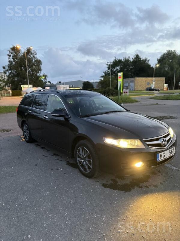 Black Honda Accord 2008 in Liepaja, with an engine capacity of 2.20 L and mileage of 262 thousand km for 2000 €, photo 2 on AUTOMOTO.COM.LV