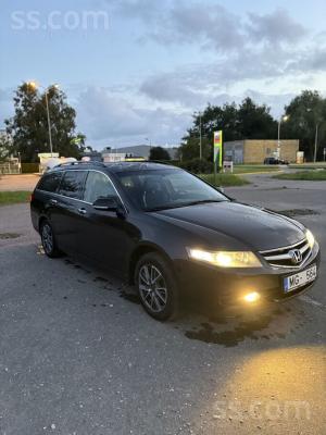 Black Honda Accord 2008 in Liepaja, with an engine capacity of 2.20 L and mileage of 262 thousand km for 2000 €, photo 3 on AUTOMOTO.COM.LV
