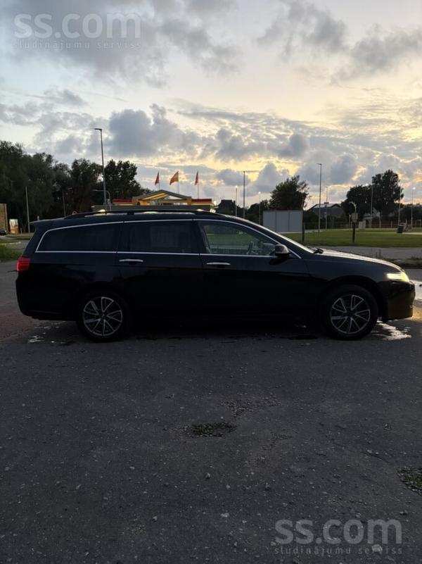 Black Honda Accord 2008 in Liepaja, with an engine capacity of 2.20 L and mileage of 262 thousand km for 2000 €, photo 3 on AUTOMOTO.COM.LV