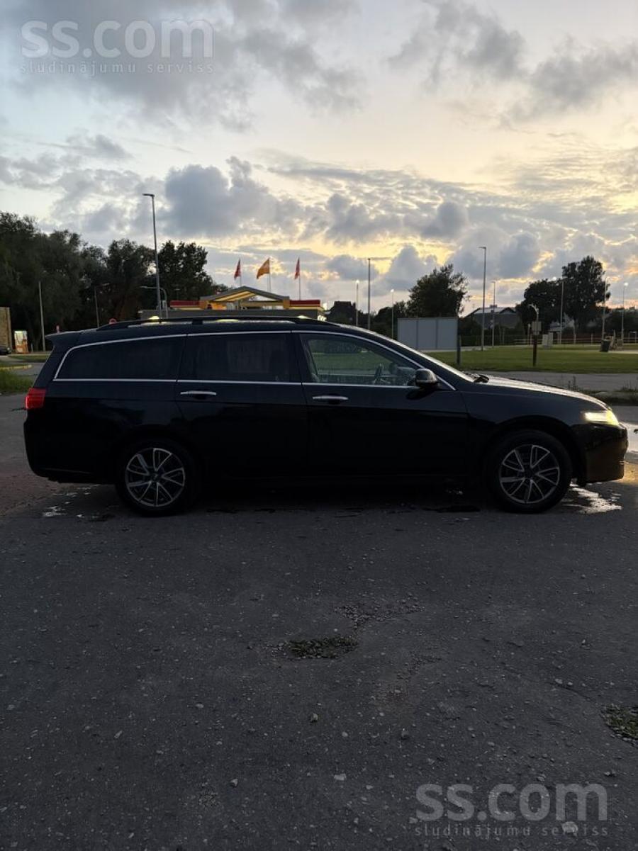 Black Honda Accord 2008 in Liepaja, with an engine capacity of 2.20 L and mileage of 262 thousand km for 2000 €, photo 4 on AUTOMOTO.COM.LV