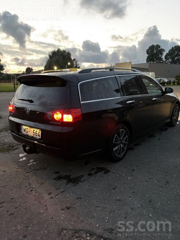 Black Honda Accord 2008 in Liepaja, with an engine capacity of 2.20 L and mileage of 262 thousand km for 2000 €, photo 6 on AUTOMOTO.COM.LV