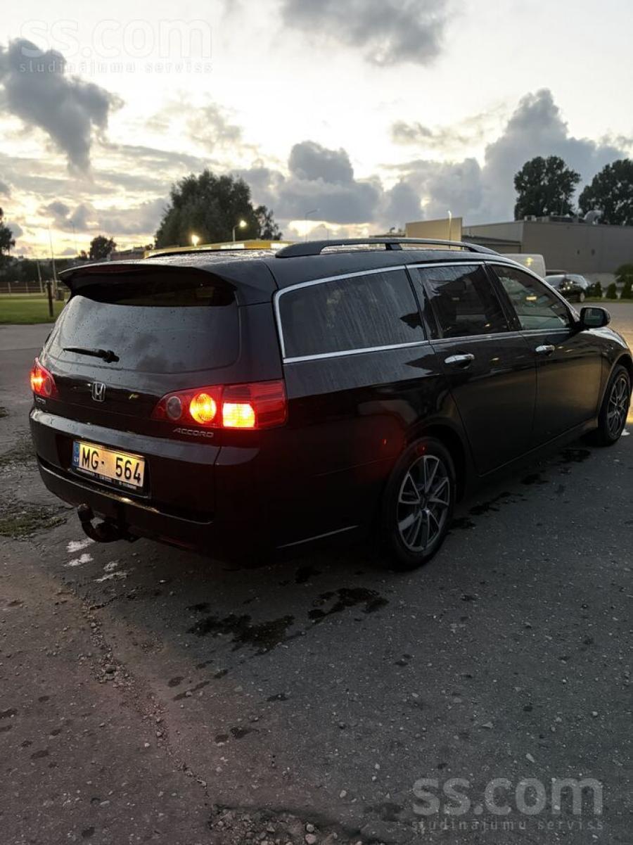 Black Honda Accord 2008 in Liepaja, with an engine capacity of 2.20 L and mileage of 262 thousand km for 2000 €, photo 7 on AUTOMOTO.COM.LV