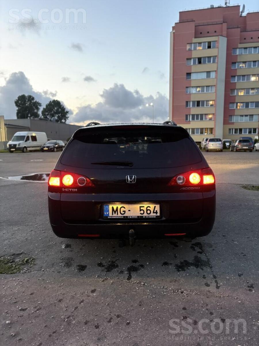 Black Honda Accord 2008 in Liepaja, with an engine capacity of 2.20 L and mileage of 262 thousand km for 2000 €, photo 8 on AUTOMOTO.COM.LV