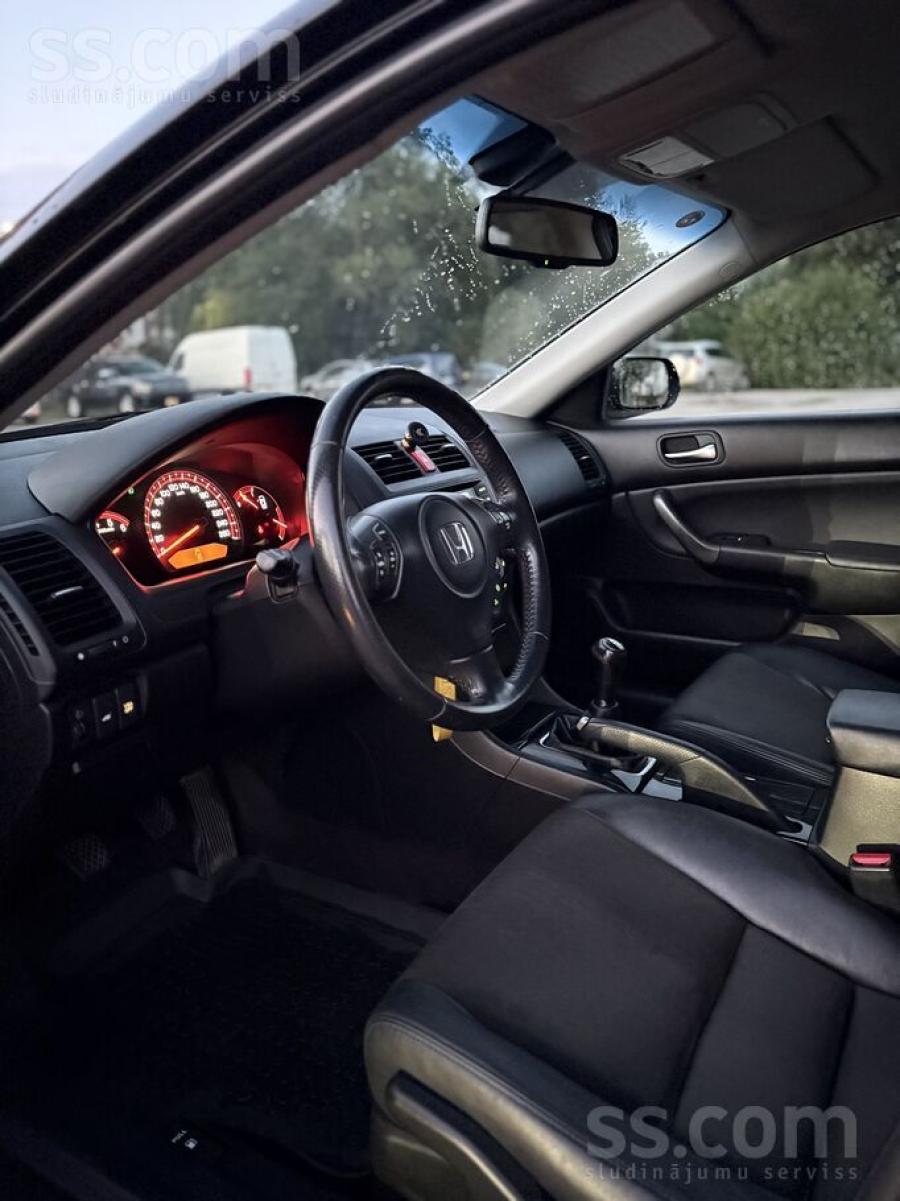 Black Honda Accord 2008 in Liepaja, with an engine capacity of 2.20 L and mileage of 262 thousand km for 2000 €, photo 9 on AUTOMOTO.COM.LV