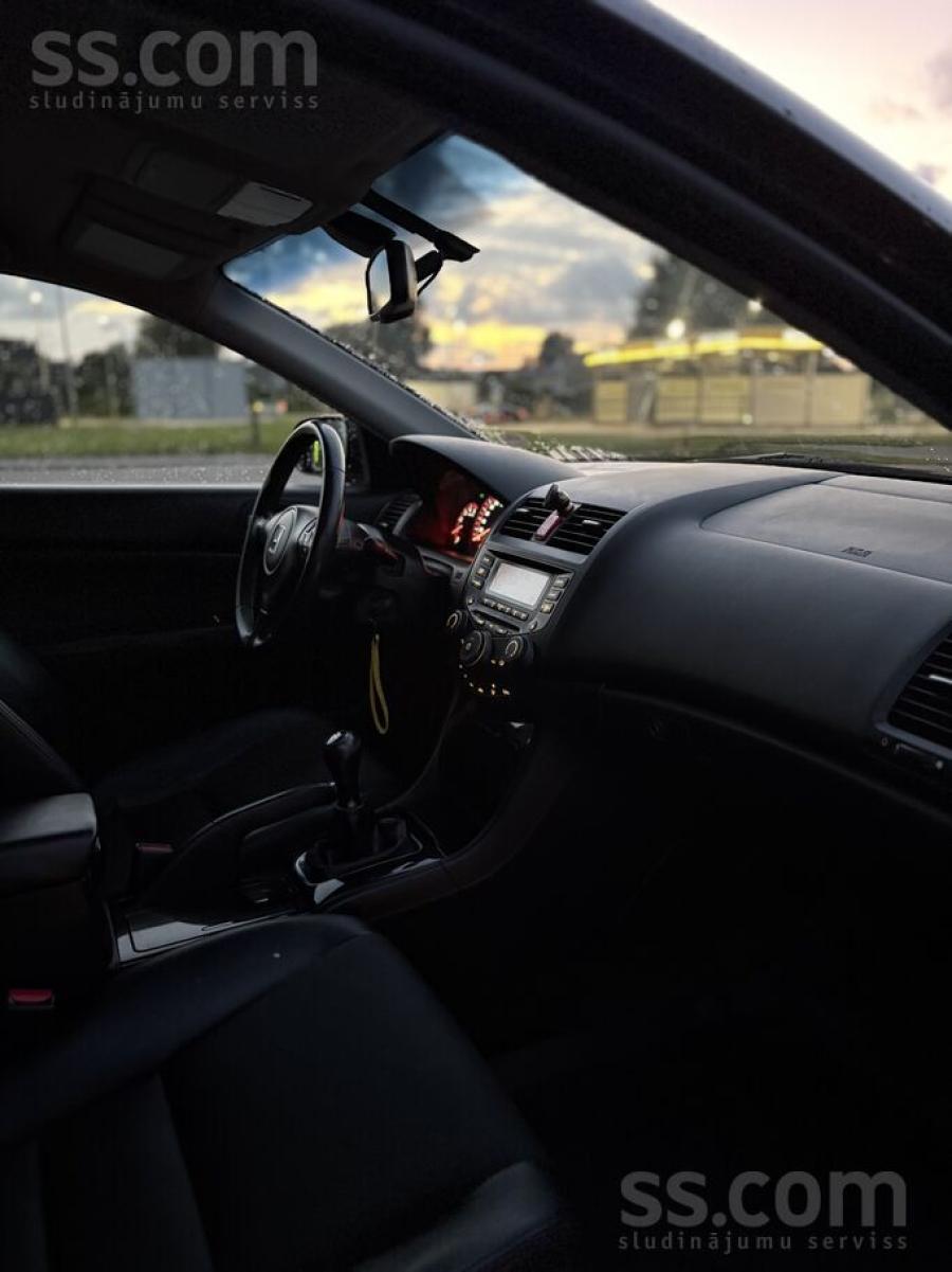 Black Honda Accord 2008 in Liepaja, with an engine capacity of 2.20 L and mileage of 262 thousand km for 2000 €, photo 10 on AUTOMOTO.COM.LV