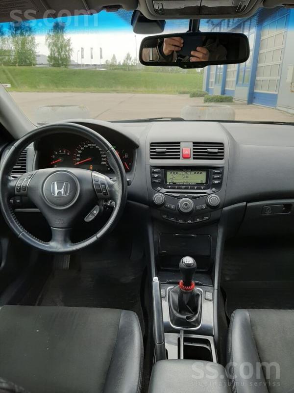 Melns Honda Accord 2008 Jelgava, ar dzinēja tilpumu 2.20 L un nobraukumu 376 tūkst. km par 1200 €, foto 11 vietnē AUTOMOTO.COM.LV