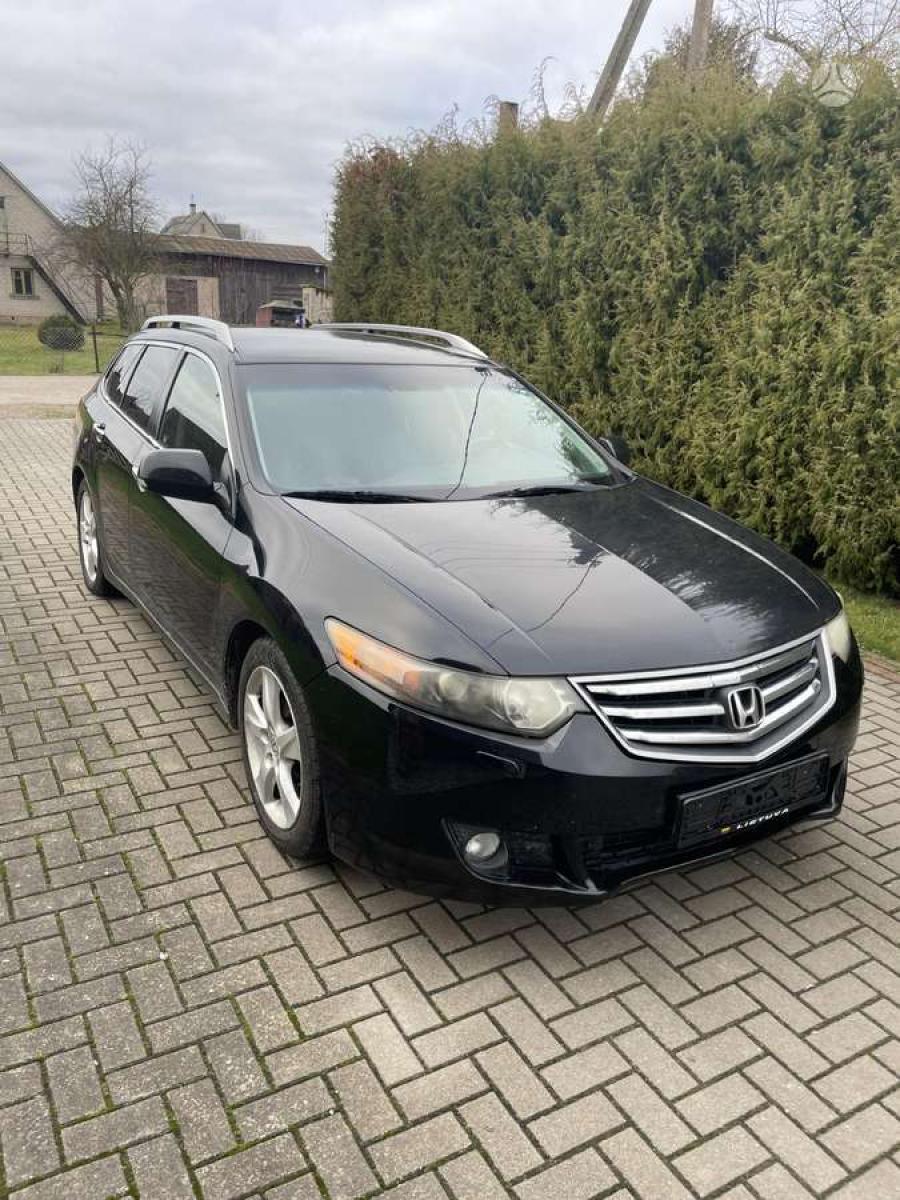 Black Honda Accord 2009 in Marijampole, with an engine capacity of 2.20 L and mileage of 300 thousand km for 2400 €, photo 8 on AUTOMOTO.COM.LV