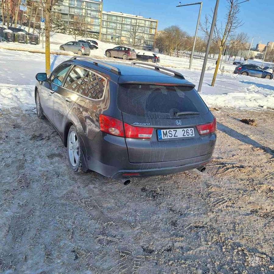 Melns Honda Accord 2009 Viļņa, ar dzinēja tilpumu 2.40 L un nobraukumu 320 tūkst. km par 3950 €, foto 3 vietnē AUTOMOTO.COM.LV