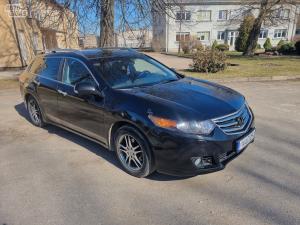 Black Honda Accord 2009 in Siauliai, with an engine capacity of 2.20 L and mileage of 370 thousand km for 2900 €, photo 4 on AUTOMOTO.COM.LV