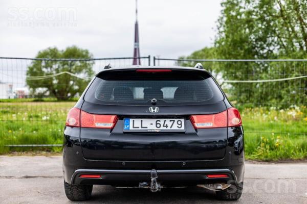 Melns Honda Accord 2009 Rīga, ar dzinēja tilpumu 2.20 L un nobraukumu 285 tūkst. km par 3790 €, foto 8 vietnē AUTOMOTO.COM.LV