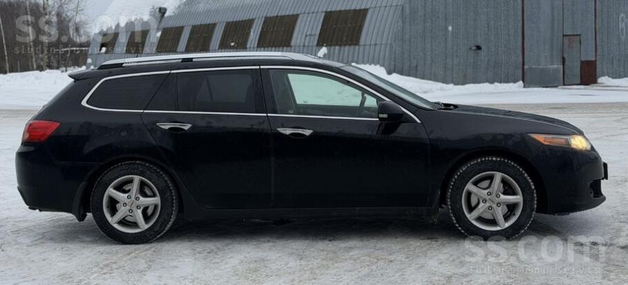 Black Honda Accord 2009 in Riga, with an engine capacity of 2.20 L and mileage of 0 thousand km for 3300 €, photo 3 on AUTOMOTO.COM.LV