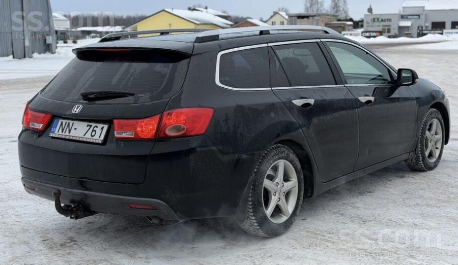 Black Honda Accord 2009 in Riga, with an engine capacity of 2.20 L and mileage of 0 thousand km for 3300 €, photo 4 on AUTOMOTO.COM.LV