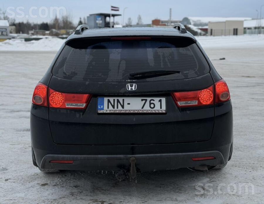 Black Honda Accord 2009 in Riga, with an engine capacity of 2.20 L and mileage of 0 thousand km for 3300 €, photo 5 on AUTOMOTO.COM.LV