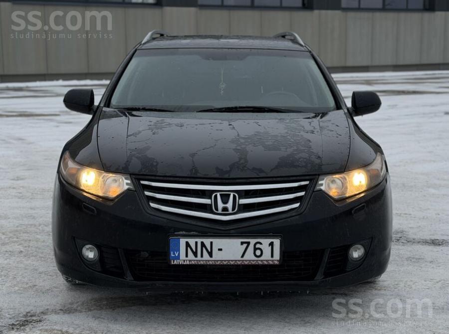 Black Honda Accord 2009 in Riga, with an engine capacity of 2.20 L and mileage of 0 thousand km for 3300 €, photo 9 on AUTOMOTO.COM.LV
