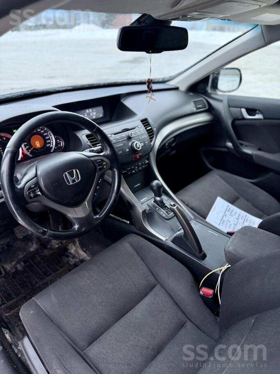 Black Honda Accord 2009 in Riga, with an engine capacity of 2.20 L and mileage of 0 thousand km for 3300 €, photo 10 on AUTOMOTO.COM.LV