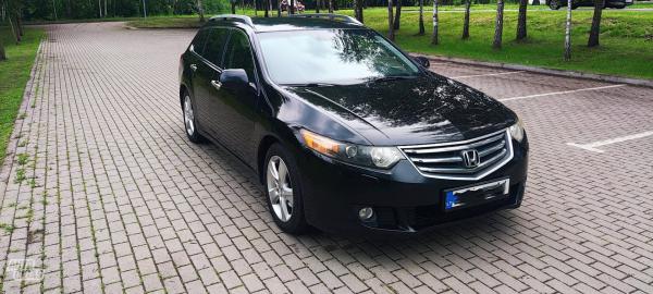 Black Honda Accord 2009 in Panevezys, with an engine capacity of 2.20 L and mileage of 268 thousand km for 2650 €, photo 2 on AUTOMOTO.COM.LV