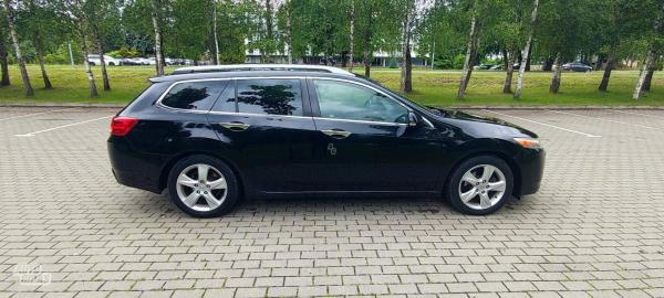 Black Honda Accord 2009 in Panevezys, with an engine capacity of 2.20 L and mileage of 268 thousand km for 2650 €, photo 3 on AUTOMOTO.COM.LV