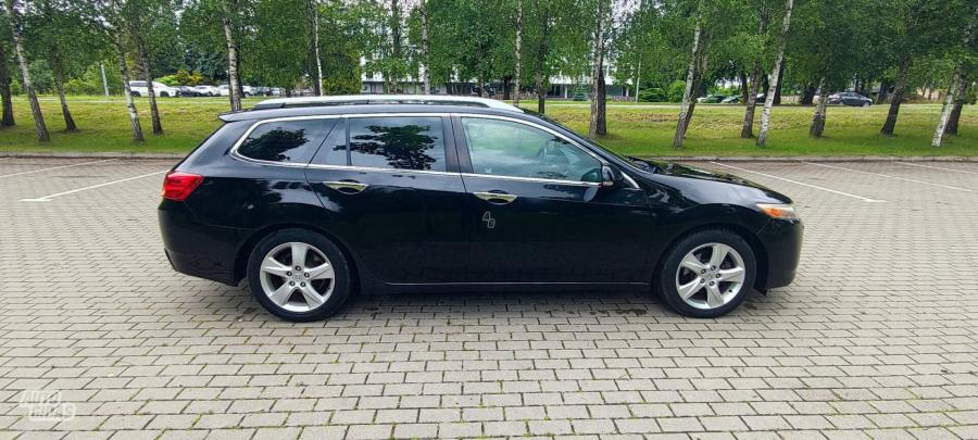 Black Honda Accord 2009 in Panevezys, with an engine capacity of 2.20 L and mileage of 268 thousand km for 2650 €, photo 4 on AUTOMOTO.COM.LV