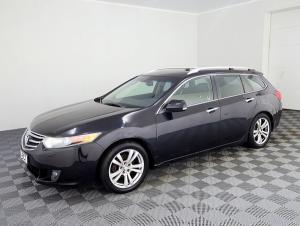 Black Honda Accord 2009 in Tallinn, with an engine capacity of 2.20 L and mileage of 262 thousand km for 999 €, photo 3 on AUTOMOTO.COM.LV