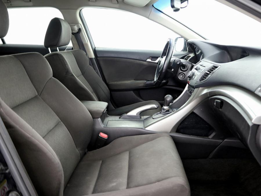 Black Honda Accord 2009 in Tallinn, with an engine capacity of 2.20 L and mileage of 262 thousand km for 999 €, photo 7 on AUTOMOTO.COM.LV