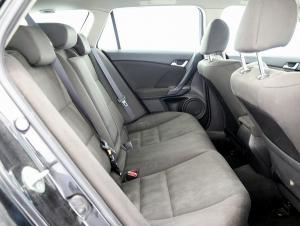 Black Honda Accord 2009 in Tallinn, with an engine capacity of 2.20 L and mileage of 262 thousand km for 999 €, photo 8 on AUTOMOTO.COM.LV