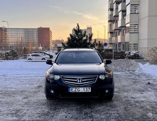 Melns Honda Accord 2010 Viļņa, ar dzinēja tilpumu 2.20 L un nobraukumu 400 tūkst. km par 3400 €, foto 1 vietnē AUTOMOTO.COM.LV