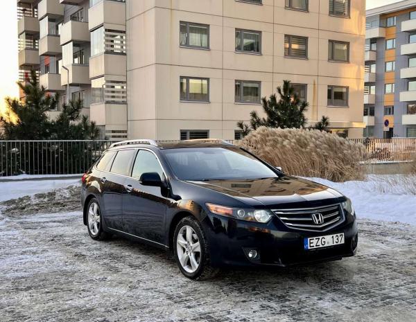 Melns Honda Accord 2010 Viļņa, ar dzinēja tilpumu 2.20 L un nobraukumu 400 tūkst. km par 3400 €, foto 8 vietnē AUTOMOTO.COM.LV