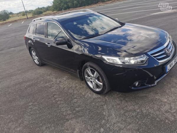 Black Honda Accord 2011 in Siauliai, with an engine capacity of 2.20 L and mileage of 322 thousand km for 4700 €, photo 2 on AUTOMOTO.COM.LV