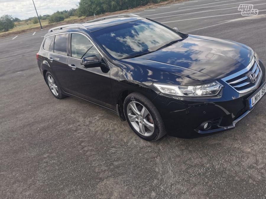 Black Honda Accord 2011 in Siauliai, with an engine capacity of 2.20 L and mileage of 322 thousand km for 4700 €, photo 3 on AUTOMOTO.COM.LV