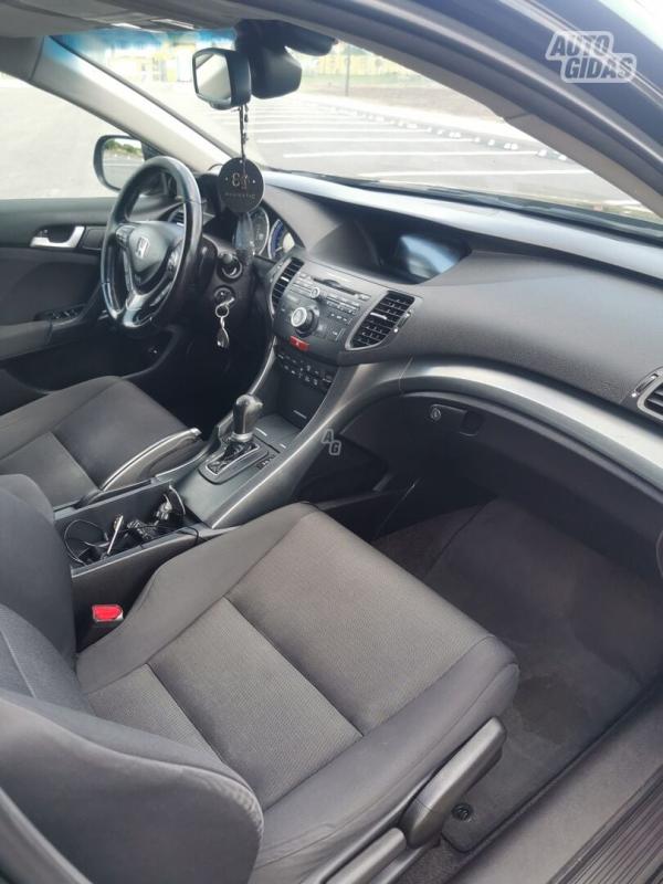 Black Honda Accord 2011 in Siauliai, with an engine capacity of 2.20 L and mileage of 322 thousand km for 4700 €, photo 4 on AUTOMOTO.COM.LV