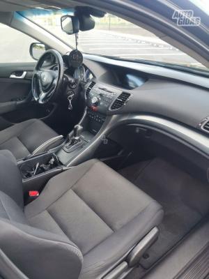 Black Honda Accord 2011 in Siauliai, with an engine capacity of 2.20 L and mileage of 322 thousand km for 4700 €, photo 5 on AUTOMOTO.COM.LV