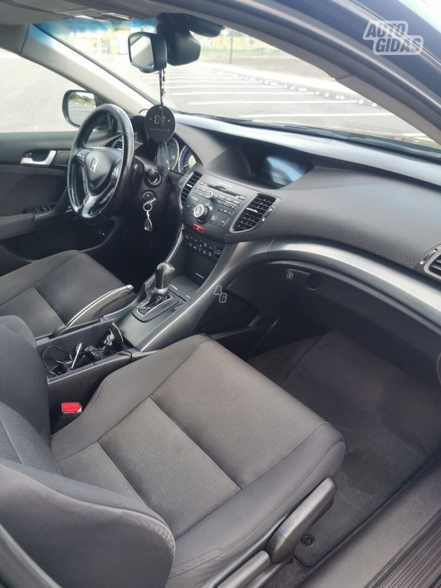 Black Honda Accord 2011 in Siauliai, with an engine capacity of 2.20 L and mileage of 322 thousand km for 4700 €, photo 5 on AUTOMOTO.COM.LV