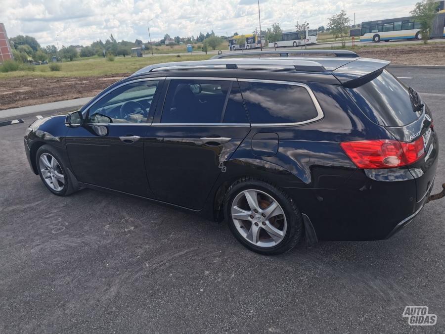 Black Honda Accord 2011 in Siauliai, with an engine capacity of 2.20 L and mileage of 322 thousand km for 4700 €, photo 6 on AUTOMOTO.COM.LV